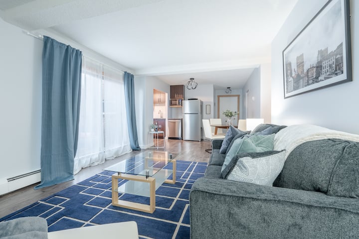 Private Patio | Free Parking | Central Downtown - Calgary