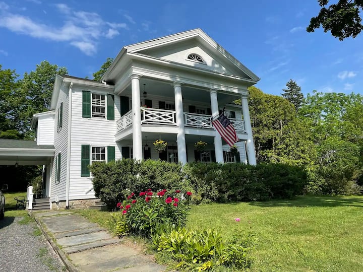 Kingtown Studio Apartment Deluxe - Interlaken, NY