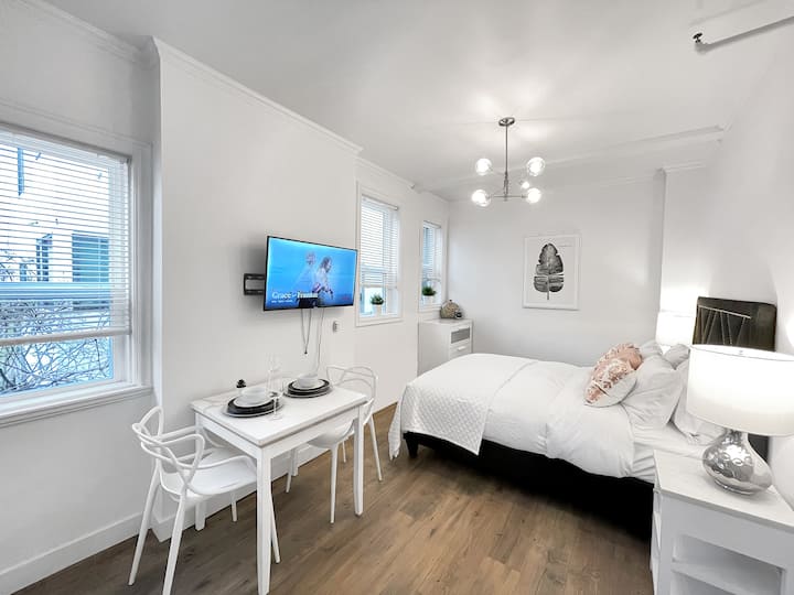 Prime Location - Studio - Vancouver