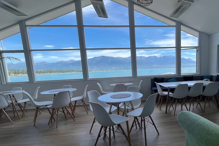Kaikoura Seaside Lodge - Sleeps 40 - Kaikōura
