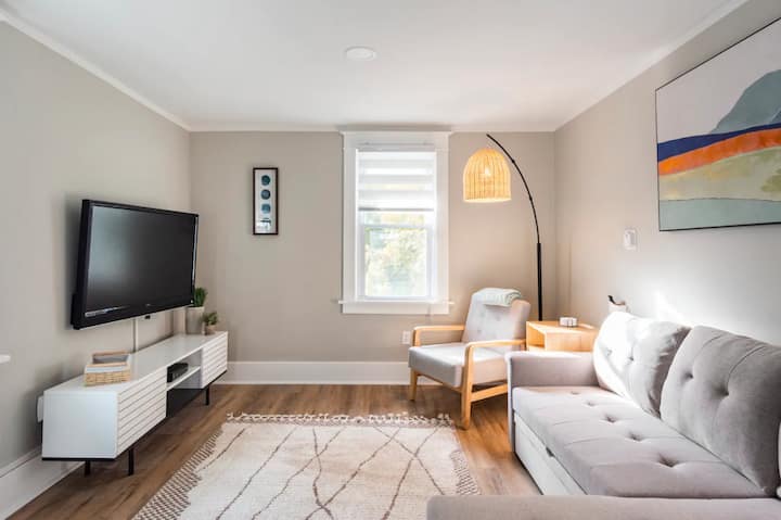 Bright & Updated Apt - Near Depot Town - Ypsilanti