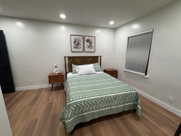 Urban Escape: Cozy Haven In Lb 3 - Los Alamitos, CA