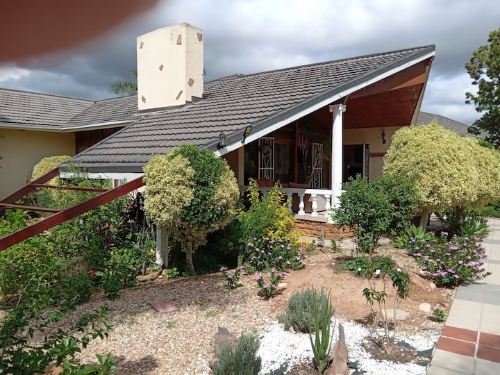 Very Large House With Inverter ! - Oudtshoorn
