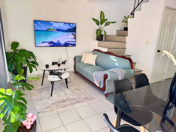 Beautiful Tropical House, With Excellent Location - Cancún