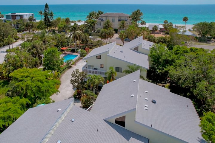 Longboat Key Beach House Beauty With Peek-a-views - Longboat Key