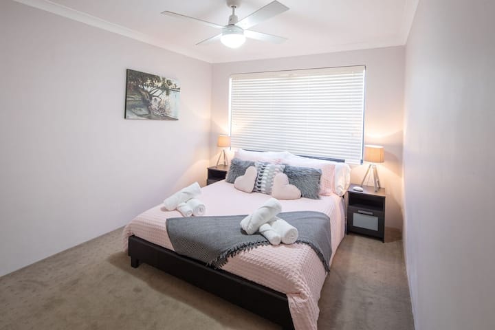 King-size Bedroom With Style - Mandurah