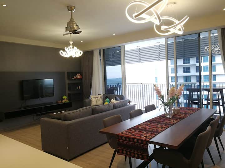 Stunning Marina View Living In Puteri Harbour - Jurong East