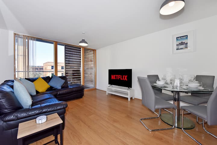 The Vizion- Wifi,balcony,parking - Milton Keynes