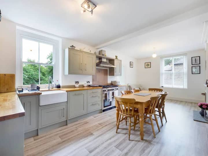 “Marrington” 1st Floor Apartment, Central Buxton. - Castleton