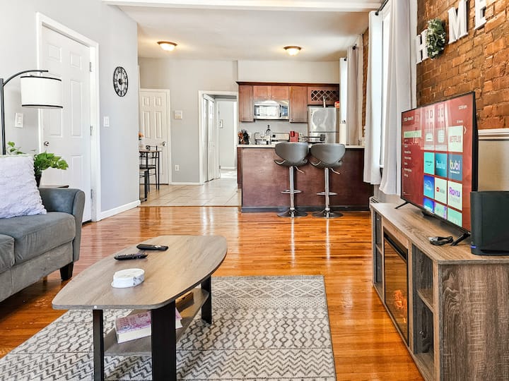 Lyon's Den By Wooster Square! - New Haven, CT