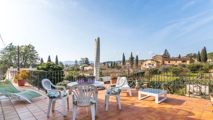 Appartement Dans Villa Au Calme à Grasse - Grasse
