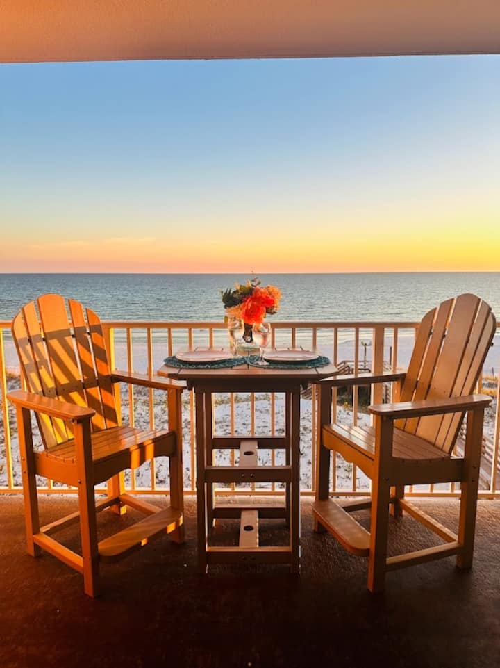 Gulf Beachfront Beauty, Steps To The Water! - Okaloosa Island, FL