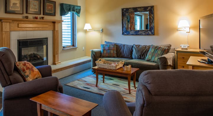 Smuggs' Vermont 2br *Sleeps 8* - Smugglers' Notch Resort, Jeffersonville