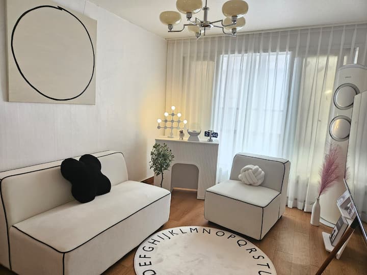 홍대입구역 도보6분/3room/4beds/편안함/가족여행/내집처럼 편안한 숙소입니다! - Seoul