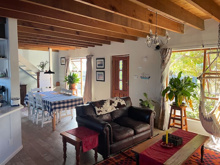 4 Bedroom "Beach House" Close To The Ocean - Parklands