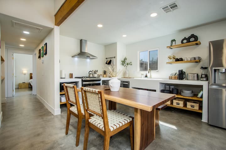 Zen • Prime Location Mins To Jtnp • Hot Tub • Pool - Joshua Tree, CA