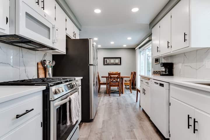 Rest, Relax, Rejuvenate In Our Stylish Home - Eugene, OR