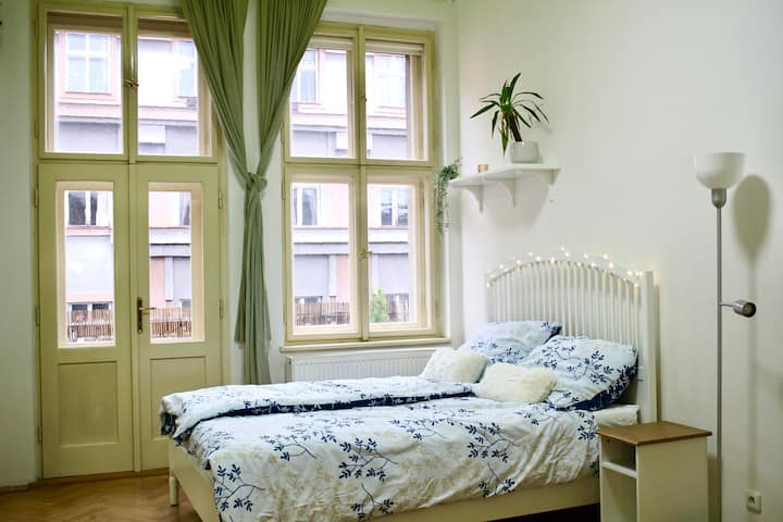 Sunny Apartment With Prague View - Praga