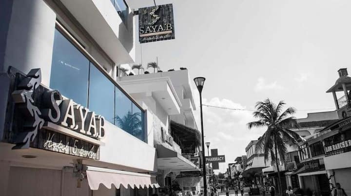 Hotel En La Quinta Avenida Cuadruple Con Balcon. - Playa del Carmen