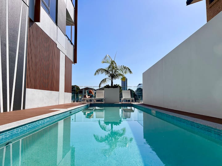 Luxury Retreat In Paradise:gym, Pool& Bbq - Surfers Paradise