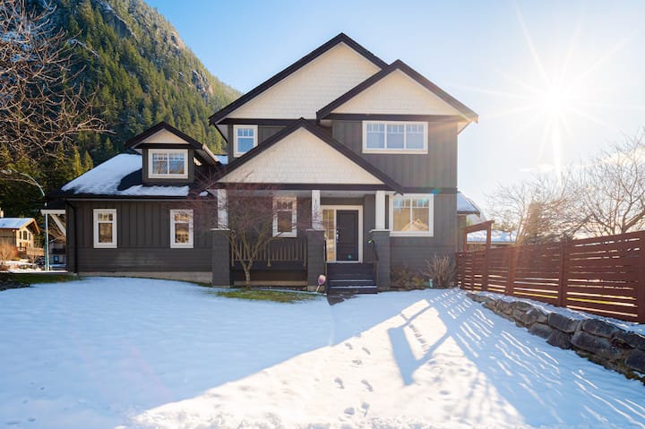 Squamish House - Chief Mountain - Squamish