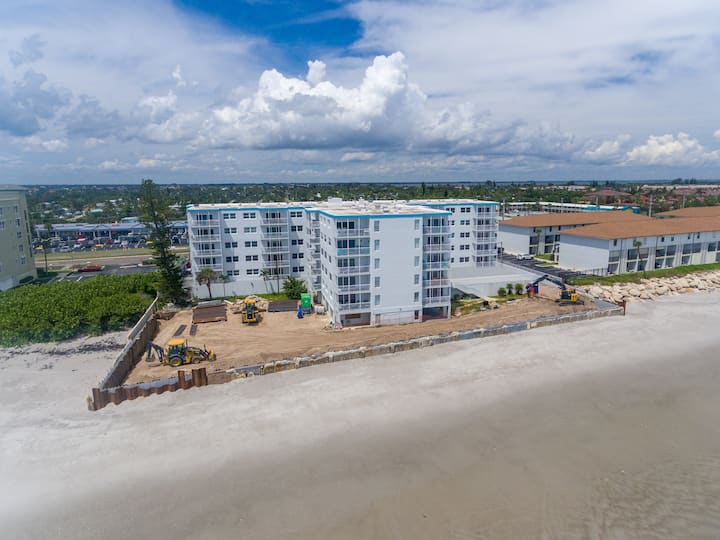 Charming 2-bedroom/2 Bath Oceanfront Condo! - Satellite Beach, FL