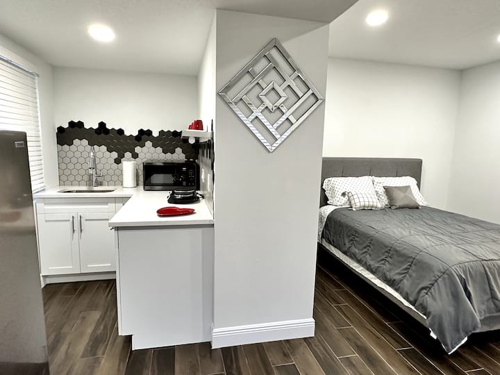 Getaway And Private Suite A Is Waiting For You - Odessa, FL