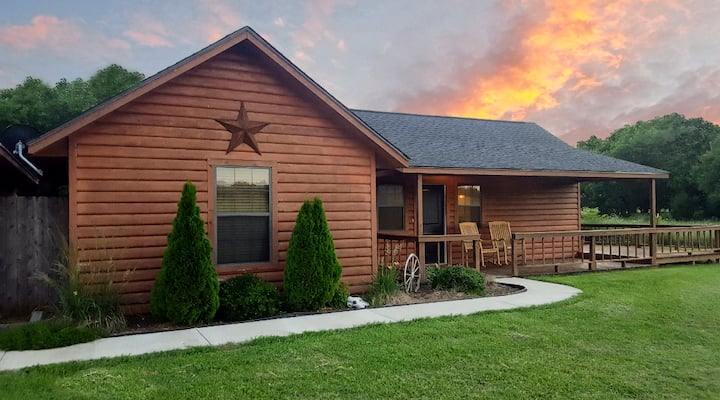 Star Valley, Beautiful Log Home - Davis, OK
