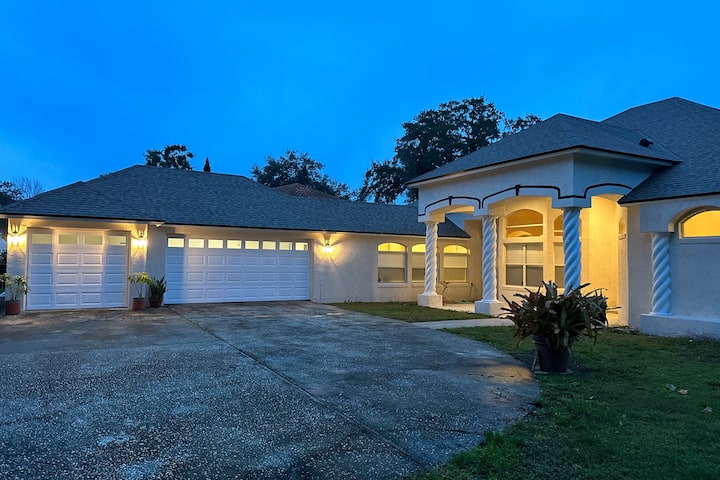 Orlando 20 Guest Centrally Located With Game Room - Windermere, FL