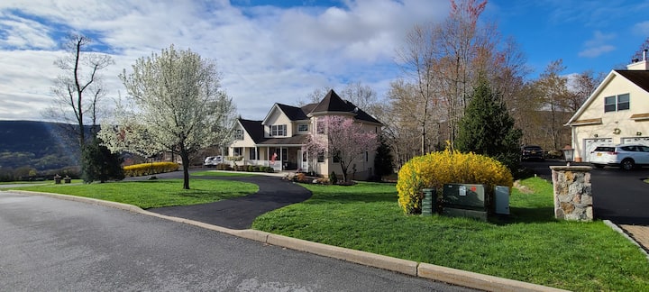 Spacious West Point, Bear Mtn & Hudson River House - Bear Mountain, NY