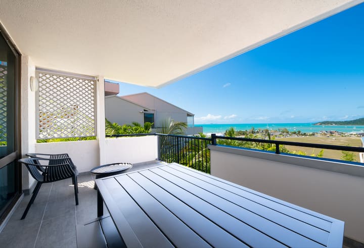 Superior One Bedroom | Ocean Views - Airlie Beach