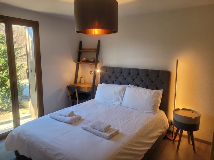 2 Bedroom Apartment: 2 Bathrooms; Garden; Ski-bus - Samoëns