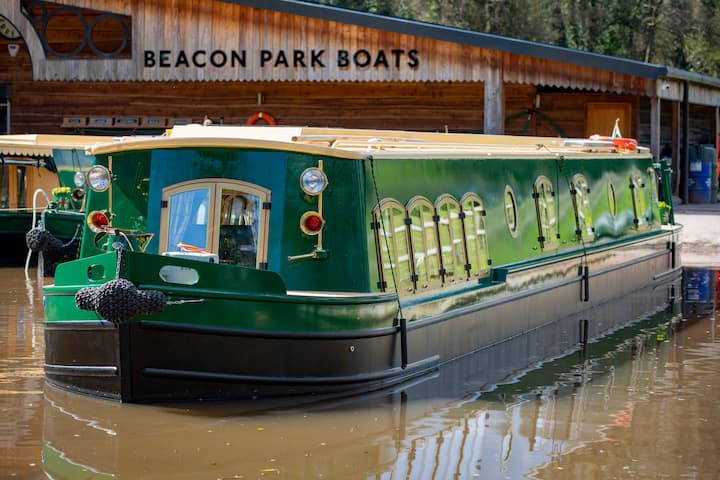 Drake, A Luxury Rural 2 Bed Houseboat - Crickhowell
