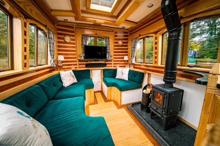Drake, A Luxury Rural 2 Bed Houseboat - Crickhowell