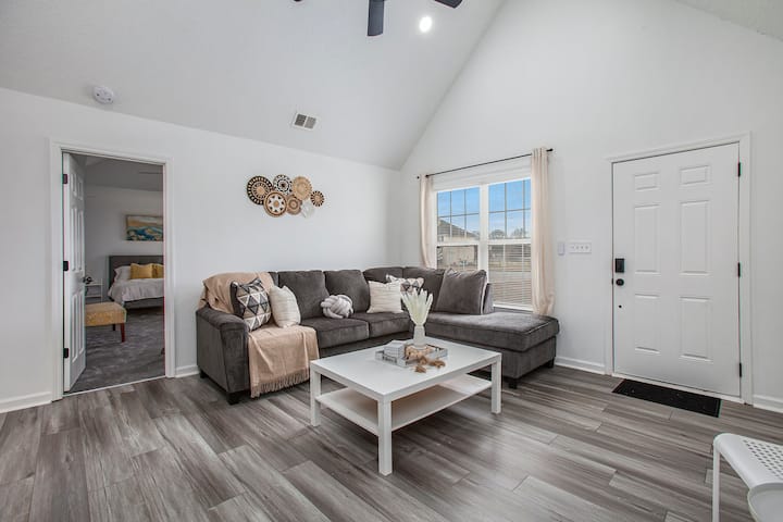 Modern Home Lakepoint- Near Hyundai Ev Plant - Cartersville, GA