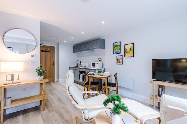 Rock Mill | Deluxe Studio Apartment - Bakewell