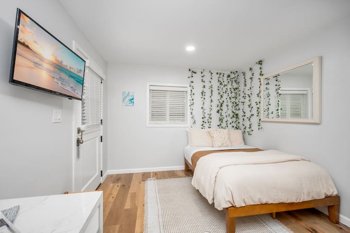 Laguna Perfection - Renovated Studio By The Ocean - Laguna Beach, CA