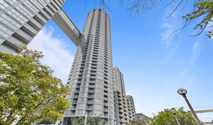Charming 1br + Den W/ Amazing View Entertain. Dist - Allan A. Lamport Stadium