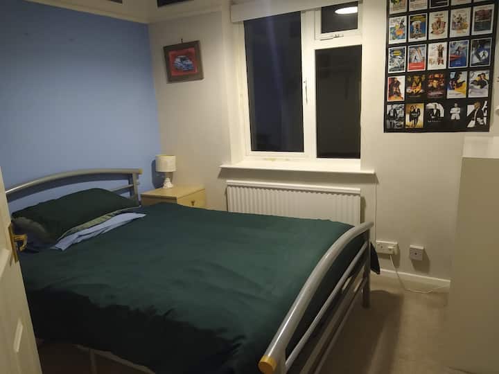Double Bedroom In Saltney - Chester