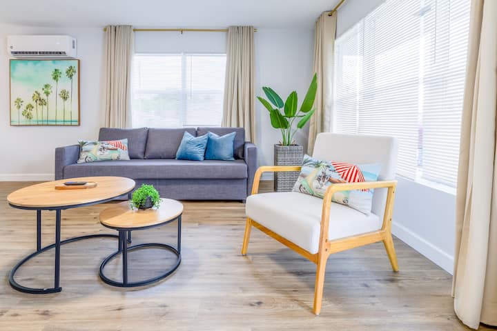 Stay For 6 – Near Beach & Full Kitchen - Fort Lauderdale, FL