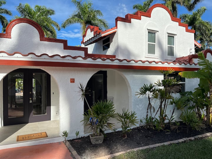 Fort Myers Historic Downtown House, W/ Heated Pool - Fort Myers, FL