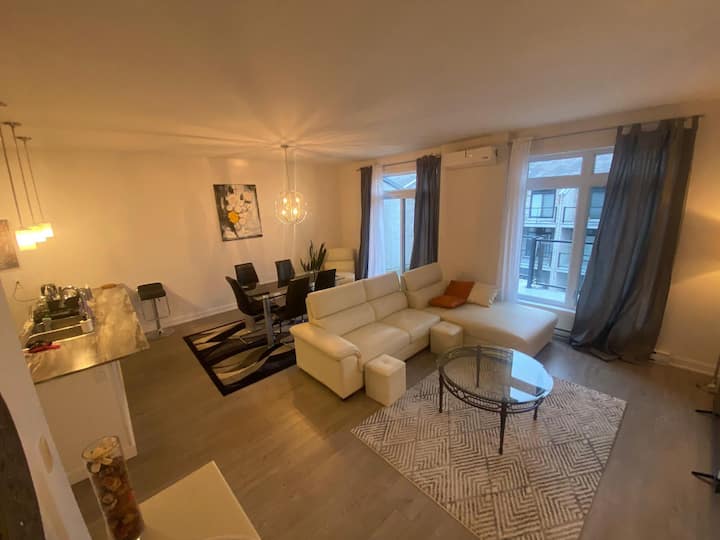 Bright Retreat With Private Balcony & Breakfast! - Mirabel