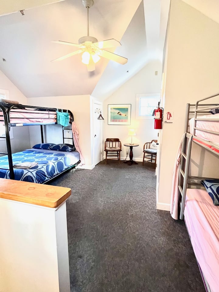 Private Room: Sleeps 5, Private Bath, Walk 2 Beach - Santa Cruz, CA