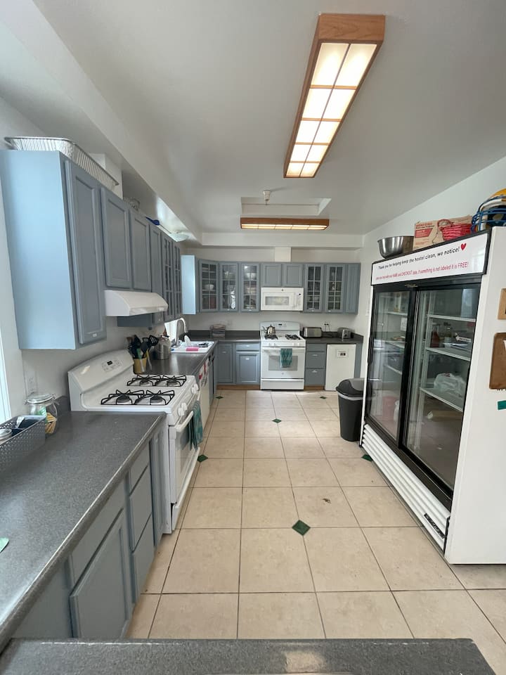 Surf Shack Family Room · Private Bath · Sleeps 5 - Santa Cruz, CA