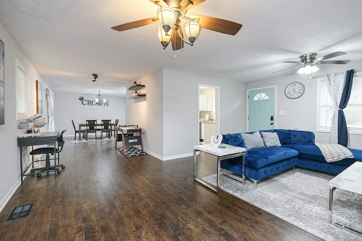 Premium Luxury Group Getaway - Jones Lake, Dallas