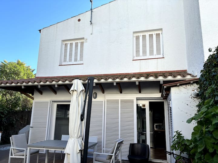 Villa Con Piscina Y Parking - Castelldefels