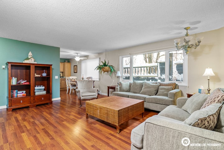 Downtown Urban Retreat Sleeps 4 King Bed - Anchorage, AK