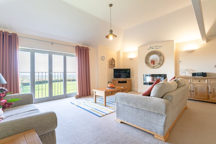 Apartment With Dramatic Views - Port Gaverne