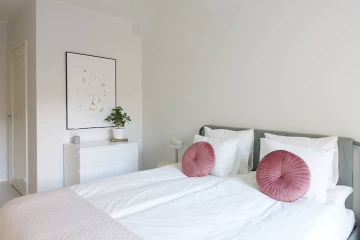 Modern 2 Br W/ Garage & Private Sauna - Helsinki