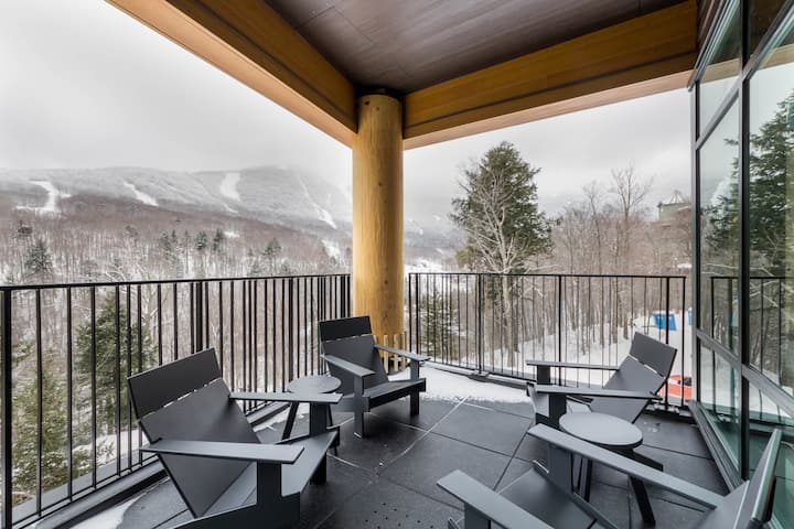 New Spruce Peak 2br + Bonus Room - Walk-to-lift! - Stowe, VT